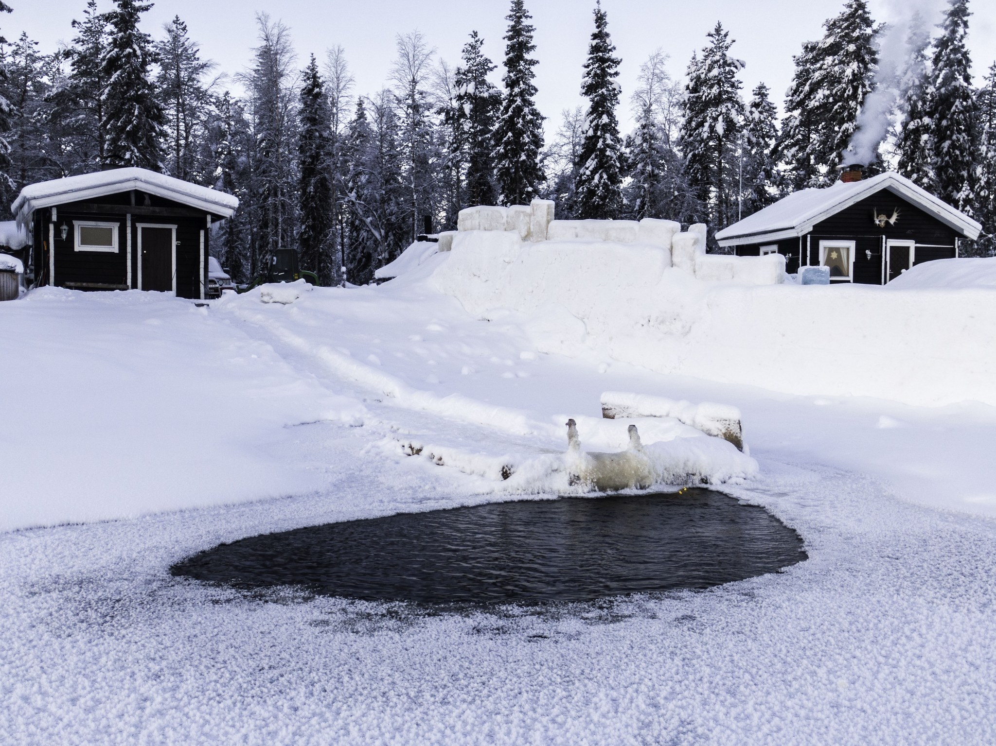 Private ice-swimming & sauna - Ranua Resort